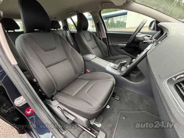 Zils Volvo V60 2015 Paide, ar dzinēja tilpumu 2.00 L un nobraukumu 265 tūkst. km par 7690 €, foto 10 vietnē AUTOMOTO.COM.LV