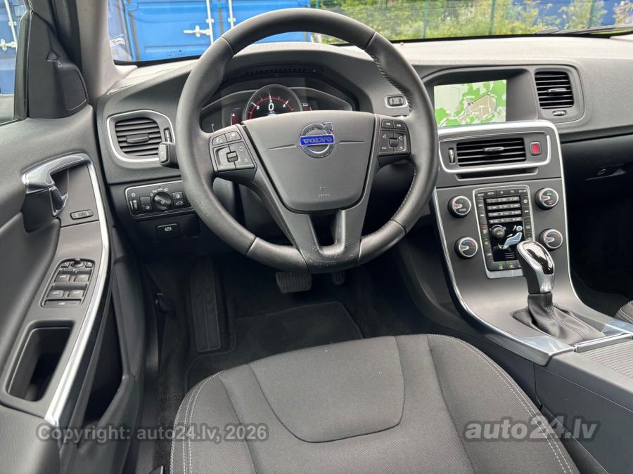 Zils Volvo V60 2015 Paide, ar dzinēja tilpumu 2.00 L un nobraukumu 265 tūkst. km par 7690 €, foto 12 vietnē AUTOMOTO.COM.LV