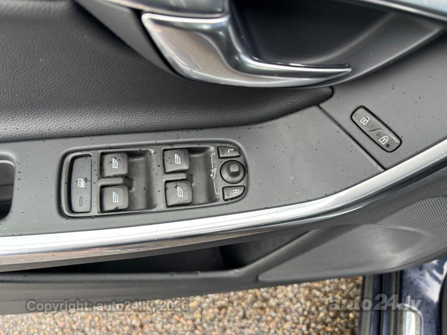 Zils Volvo V60 2015 Paide, ar dzinēja tilpumu 2.00 L un nobraukumu 265 tūkst. km par 7690 €, foto 17 vietnē AUTOMOTO.COM.LV