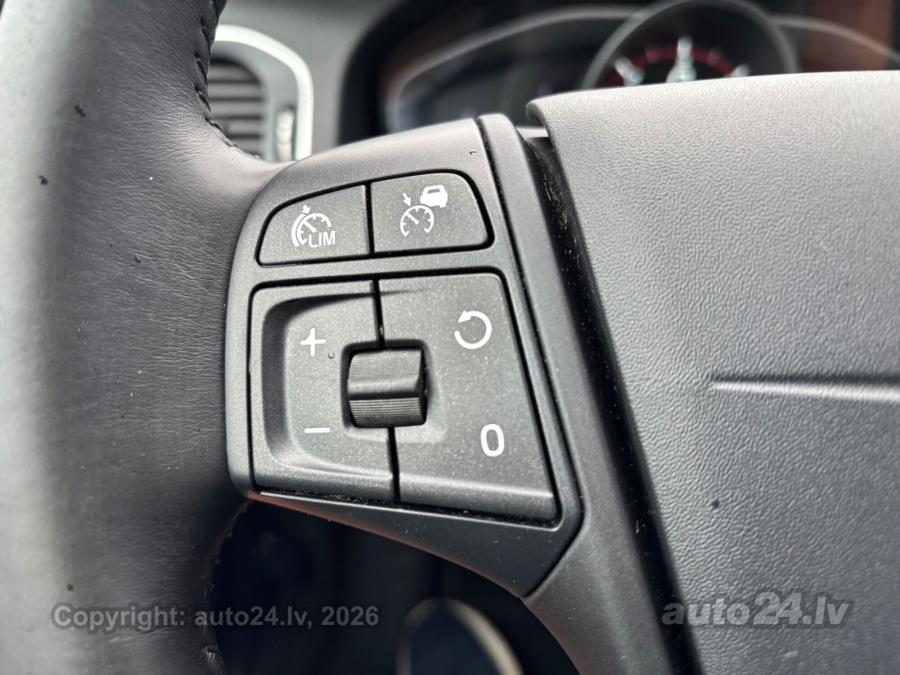 Zils Volvo V60 2015 Paide, ar dzinēja tilpumu 2.00 L un nobraukumu 265 tūkst. km par 7690 €, foto 23 vietnē AUTOMOTO.COM.LV