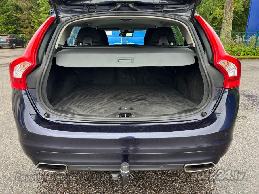 Zils Volvo V60 2015 Paide, ar dzinēja tilpumu 2.00 L un nobraukumu 265 tūkst. km par 7690 €, foto 29 vietnē AUTOMOTO.COM.LV