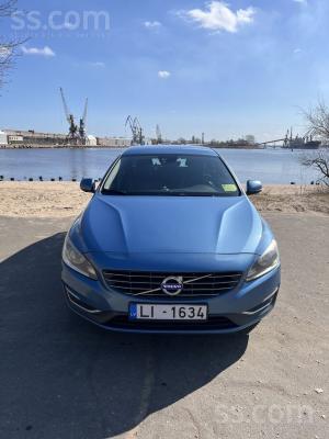 Синий Вольво B60 2015 в Рига, объемом двигателя 2.00 л и пробегом 375 тыс. км за 4500 €, фото  на AUTOMOTO.COM.LV