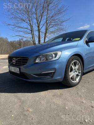 Zils Volvo V60 2015 Rīga, ar dzinēja tilpumu 2.00 L un nobraukumu 375 tūkst. km par 4500 €, foto 3 vietnē AUTOMOTO.COM.LV