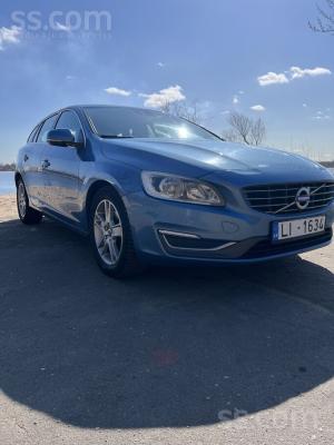 Zils Volvo V60 2015 Rīga, ar dzinēja tilpumu 2.00 L un nobraukumu 375 tūkst. km par 4500 €, foto 4 vietnē AUTOMOTO.COM.LV