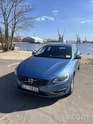 Zils Volvo V60 2015 Rīga, ar dzinēja tilpumu 2.00 L un nobraukumu 375 tūkst. km par 4500 €, foto 9 vietnē AUTOMOTO.COM.LV