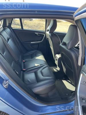 Zils Volvo V60 2015 Rīga, ar dzinēja tilpumu 2.00 L un nobraukumu 375 tūkst. km par 4500 €, foto 12 vietnē AUTOMOTO.COM.LV