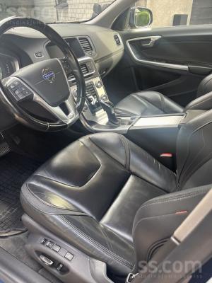 Zils Volvo V60 2015 Rīga, ar dzinēja tilpumu 2.40 L un nobraukumu 250 tūkst. km par 7500 €, foto 7 vietnē AUTOMOTO.COM.LV