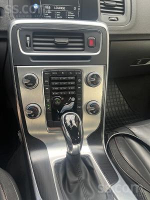 Zils Volvo V60 2015 Rīga, ar dzinēja tilpumu 2.40 L un nobraukumu 250 tūkst. km par 7500 €, foto 12 vietnē AUTOMOTO.COM.LV