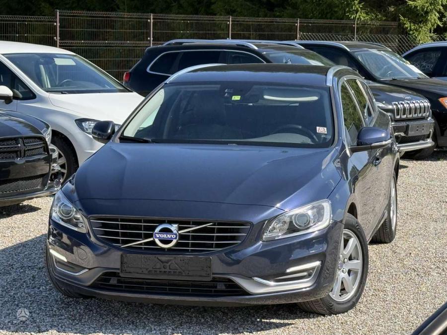 Blue Volvo V60 2015 in Kaunas, with an engine capacity of 1.97 L and mileage of 289 thousand km for 5950 €, photo 3 on AUTOMOTO.COM.LV
