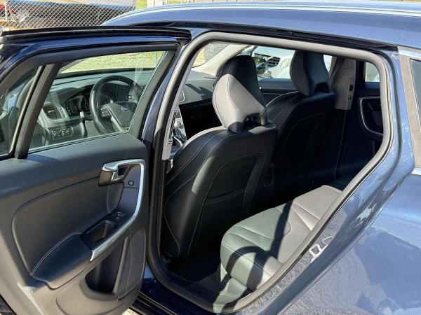 Blue Volvo V60 2015 in Kaunas, with an engine capacity of 1.97 L and mileage of 289 thousand km for 5950 €, photo 7 on AUTOMOTO.COM.LV