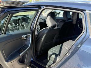 Blue Volvo V60 2015 in Kaunas, with an engine capacity of 1.97 L and mileage of 289 thousand km for 5950 €, photo 7 on AUTOMOTO.COM.LV