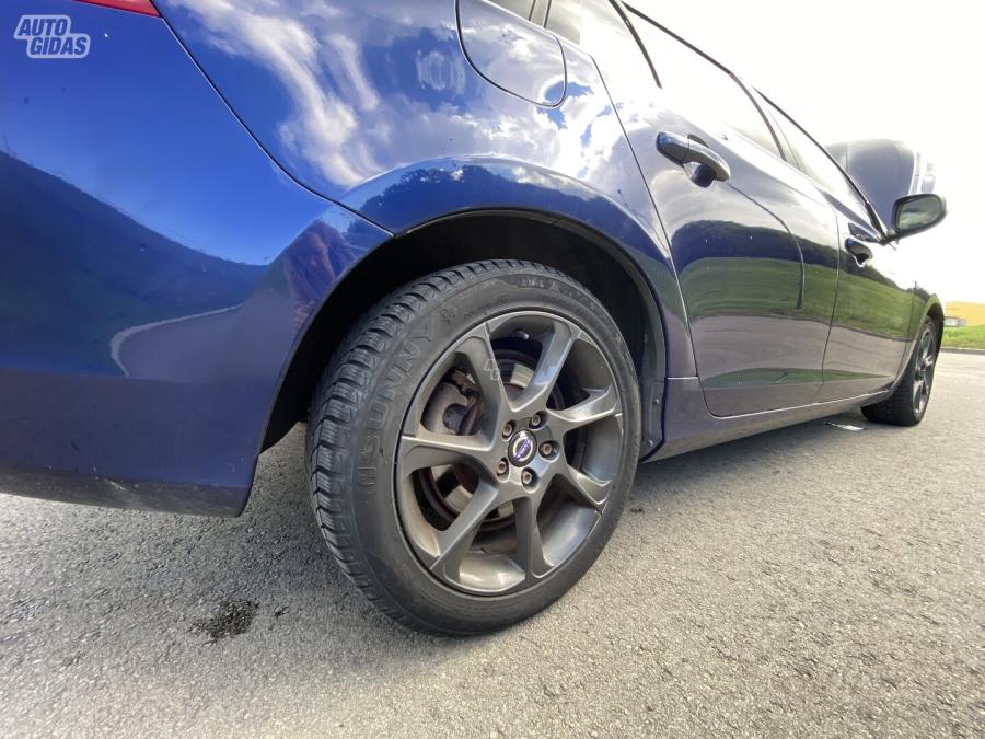 Zils Volvo V60 2015 Kauņa, ar dzinēja tilpumu 1.60 L un nobraukumu 285 tūkst. km par 7250 €, foto 10 vietnē AUTOMOTO.COM.LV
