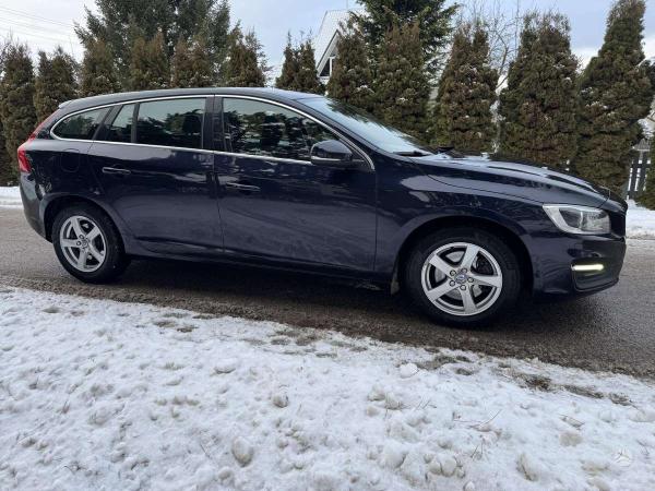 Zils Volvo V60 2016 Alīta, ar dzinēja tilpumu 1.97 L un nobraukumu 235 tūkst. km par 6850 €, foto 1 vietnē AUTOMOTO.COM.LV