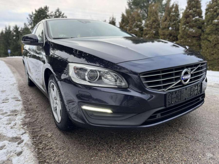 Zils Volvo V60 2016 Alīta, ar dzinēja tilpumu 1.97 L un nobraukumu 235 tūkst. km par 6850 €, foto 2 vietnē AUTOMOTO.COM.LV