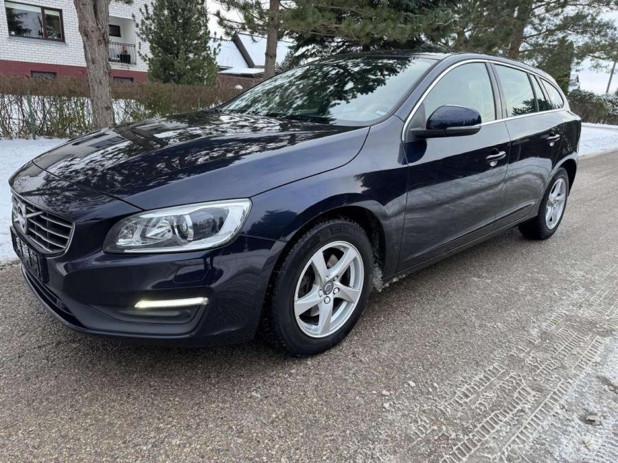 Zils Volvo V60 2016 Alīta, ar dzinēja tilpumu 1.97 L un nobraukumu 235 tūkst. km par 6850 €, foto 5 vietnē AUTOMOTO.COM.LV
