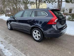 Zils Volvo V60 2016 Alīta, ar dzinēja tilpumu 1.97 L un nobraukumu 235 tūkst. km par 6850 €, foto 6 vietnē AUTOMOTO.COM.LV