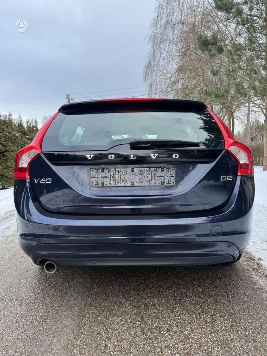Zils Volvo V60 2016 Alīta, ar dzinēja tilpumu 1.97 L un nobraukumu 235 tūkst. km par 6850 €, foto 8 vietnē AUTOMOTO.COM.LV