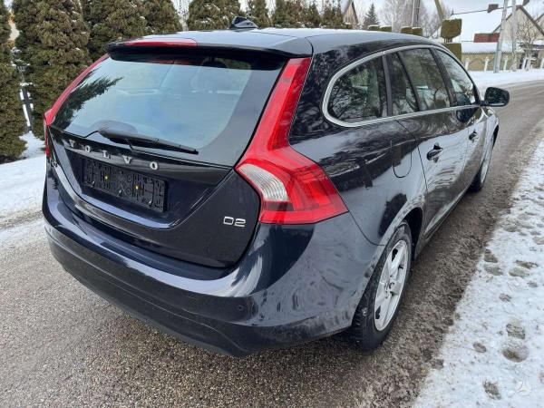 Zils Volvo V60 2016 Alīta, ar dzinēja tilpumu 1.97 L un nobraukumu 235 tūkst. km par 6850 €, foto 9 vietnē AUTOMOTO.COM.LV