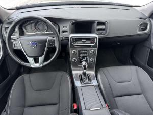 Zils Volvo V60 2016 Alīta, ar dzinēja tilpumu 1.97 L un nobraukumu 235 tūkst. km par 6850 €, foto 14 vietnē AUTOMOTO.COM.LV