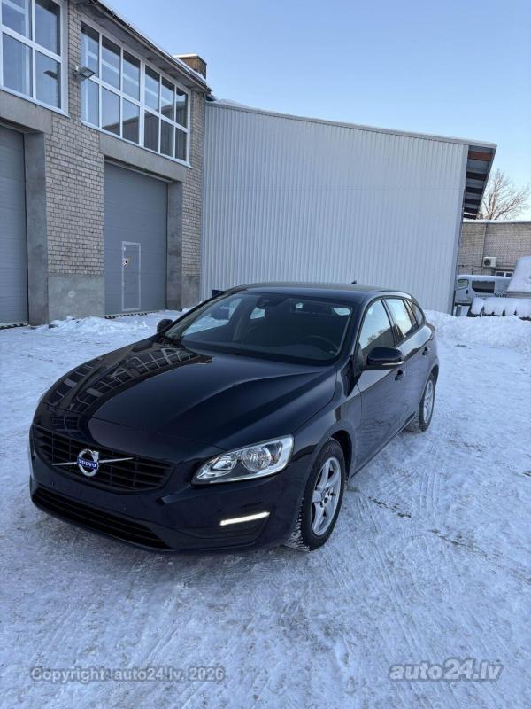 Zils Volvo V60 2016 Tallina, ar dzinēja tilpumu 2.00 L un nobraukumu 228 tūkst. km par 8700 €, foto 1 vietnē AUTOMOTO.COM.LV