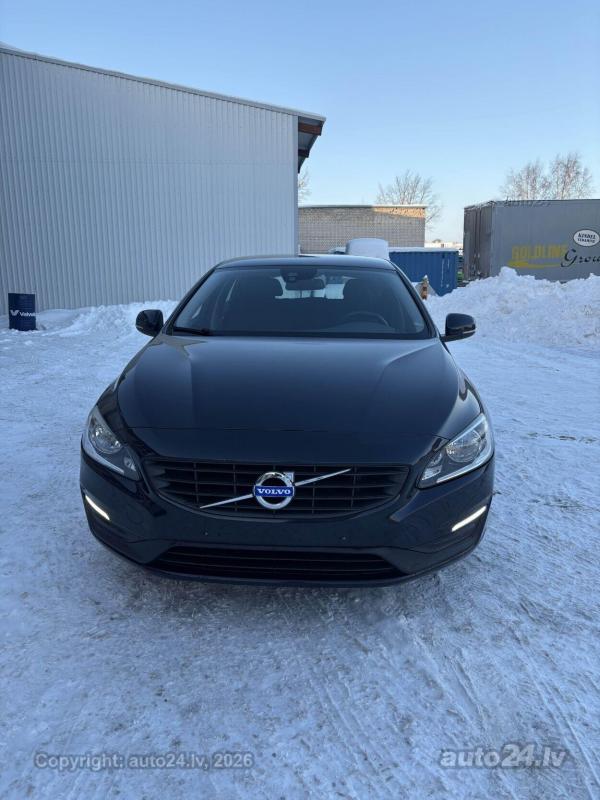 Zils Volvo V60 2016 Tallina, ar dzinēja tilpumu 2.00 L un nobraukumu 228 tūkst. km par 8700 €, foto 2 vietnē AUTOMOTO.COM.LV