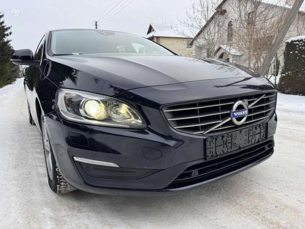 Zils Volvo V60 2016 Alīta, ar dzinēja tilpumu 1.98 L un nobraukumu 235 tūkst. km par 6799 €, foto 1 vietnē AUTOMOTO.COM.LV