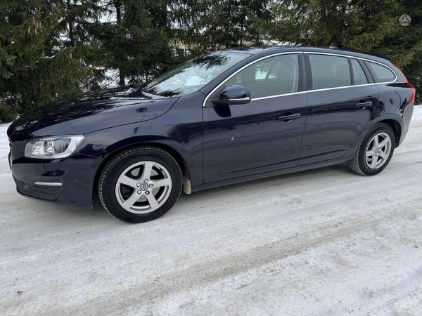 Zils Volvo V60 2016 Alīta, ar dzinēja tilpumu 1.98 L un nobraukumu 235 tūkst. km par 6799 €, foto 2 vietnē AUTOMOTO.COM.LV