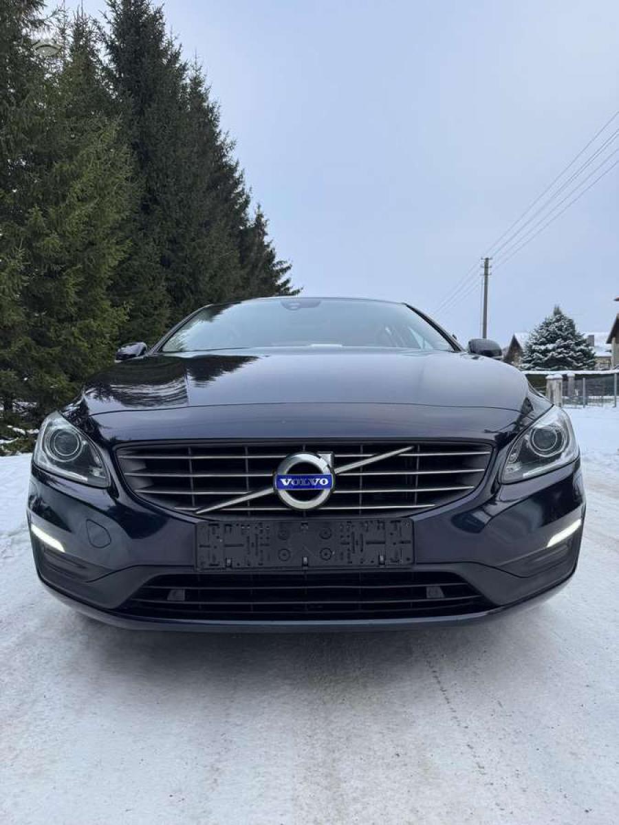 Zils Volvo V60 2016 Alīta, ar dzinēja tilpumu 1.98 L un nobraukumu 235 tūkst. km par 6799 €, foto 3 vietnē AUTOMOTO.COM.LV