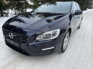 Zils Volvo V60 2016 Alīta, ar dzinēja tilpumu 1.98 L un nobraukumu 235 tūkst. km par 6799 €, foto 4 vietnē AUTOMOTO.COM.LV