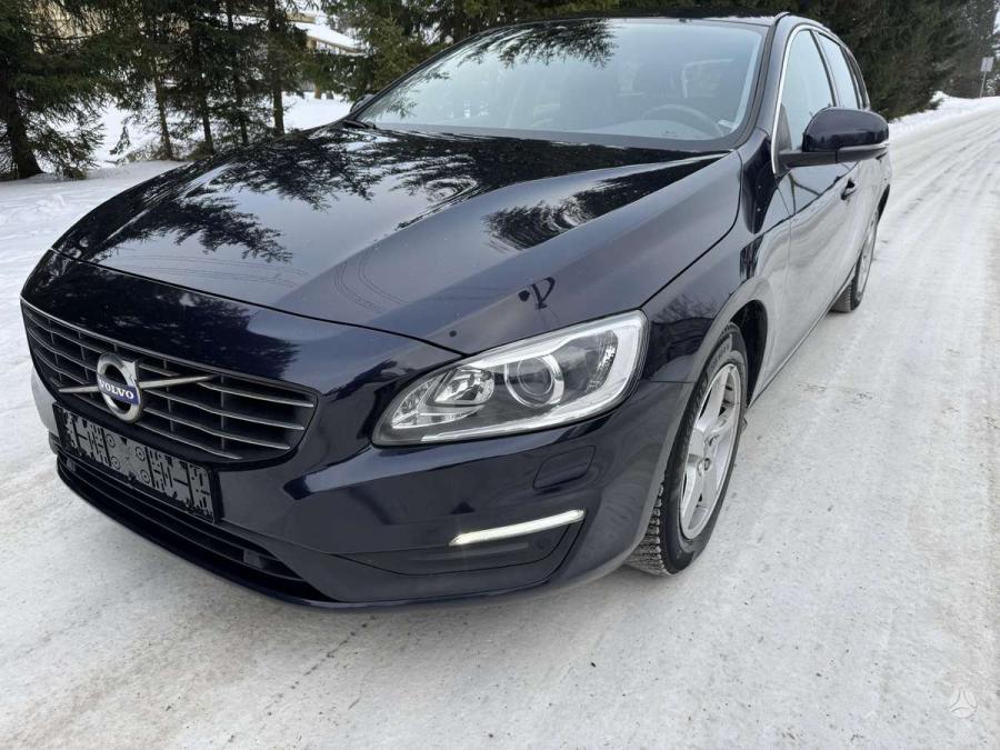 Zils Volvo V60 2016 Alīta, ar dzinēja tilpumu 1.98 L un nobraukumu 235 tūkst. km par 6799 €, foto 4 vietnē AUTOMOTO.COM.LV