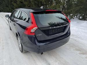 Zils Volvo V60 2016 Alīta, ar dzinēja tilpumu 1.98 L un nobraukumu 235 tūkst. km par 6799 €, foto 8 vietnē AUTOMOTO.COM.LV