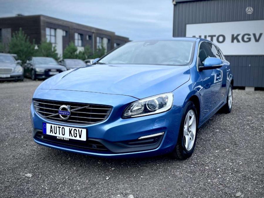 Blue Volvo V60 2016 in Vilnius, with an engine capacity of 2.00 L and mileage of 261 thousand km for 8400 €, photo 2 on AUTOMOTO.COM.LV