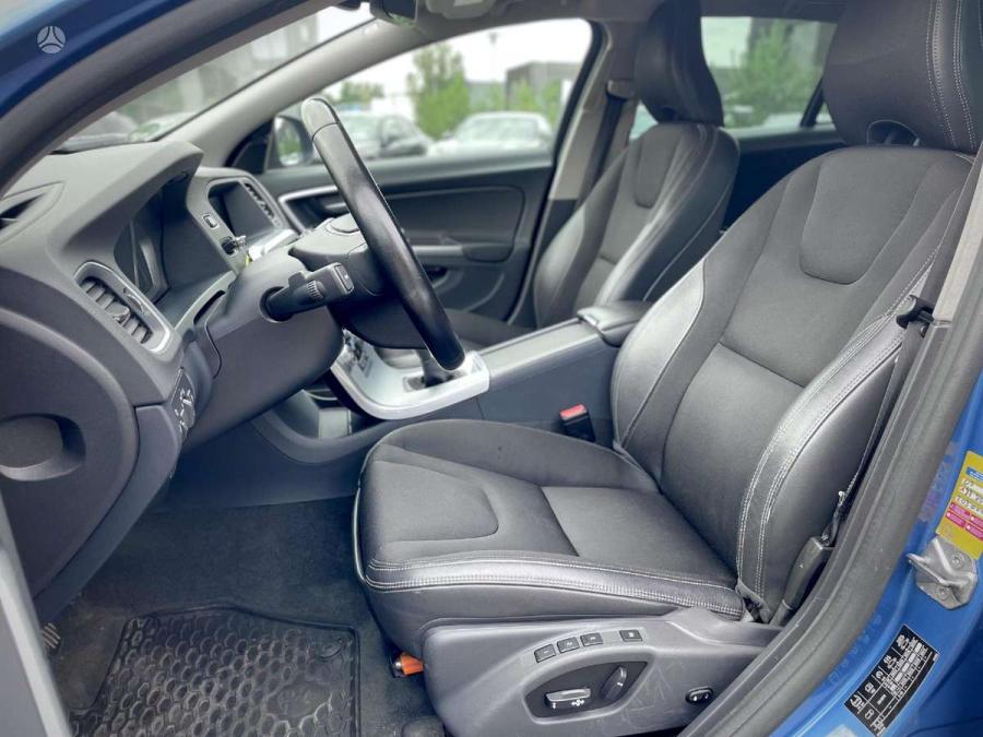 Blue Volvo V60 2016 in Vilnius, with an engine capacity of 2.00 L and mileage of 261 thousand km for 8400 €, photo 15 on AUTOMOTO.COM.LV