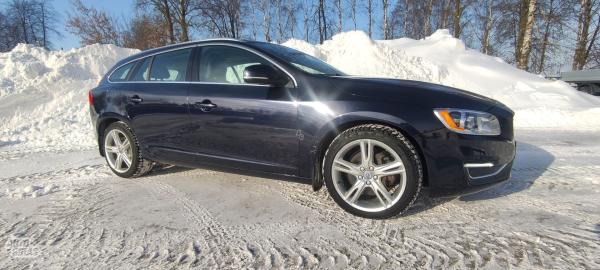 Blue Volvo V60 2016 in Panevezys, with an engine capacity of 2.50 L and mileage of 115 thousand km for 11500 €, photo 2 on AUTOMOTO.COM.LV