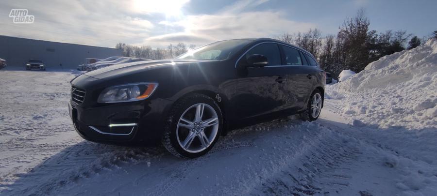 Blue Volvo V60 2016 in Panevezys, with an engine capacity of 2.50 L and mileage of 115 thousand km for 11500 €, photo 4 on AUTOMOTO.COM.LV