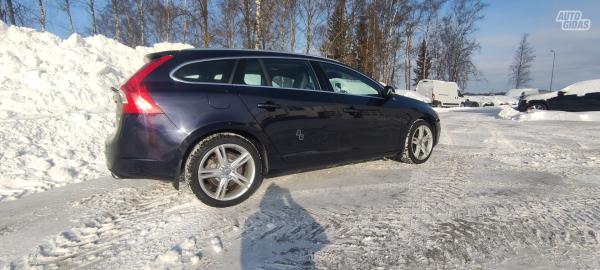 Blue Volvo V60 2016 in Panevezys, with an engine capacity of 2.50 L and mileage of 115 thousand km for 11500 €, photo 5 on AUTOMOTO.COM.LV