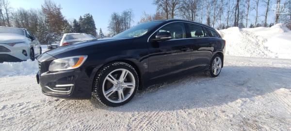 Blue Volvo V60 2016 in Panevezys, with an engine capacity of 2.50 L and mileage of 115 thousand km for 11500 €, photo 6 on AUTOMOTO.COM.LV