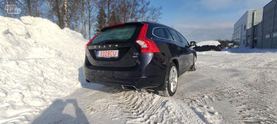 Blue Volvo V60 2016 in Panevezys, with an engine capacity of 2.50 L and mileage of 115 thousand km for 11500 €, photo 7 on AUTOMOTO.COM.LV