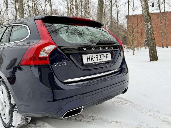 Zils Volvo V60 2016 Prienai, ar dzinēja tilpumu 2.40 L un nobraukumu 299 tūkst. km par 8400 €, foto 5 vietnē AUTOMOTO.COM.LV