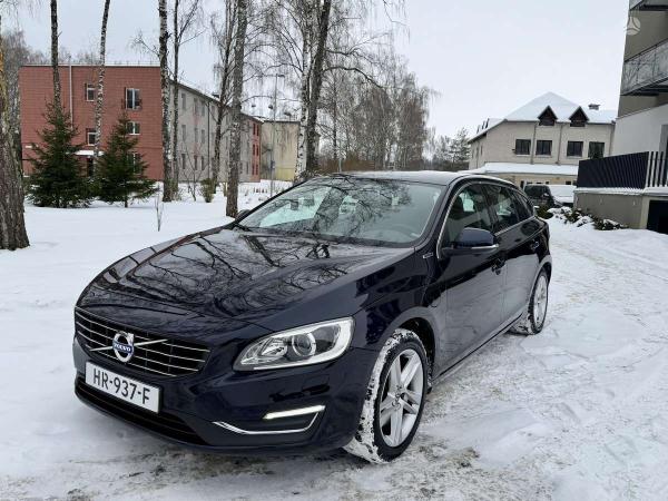 Zils Volvo V60 2016 Prienai, ar dzinēja tilpumu 2.40 L un nobraukumu 299 tūkst. km par 8400 €, foto 10 vietnē AUTOMOTO.COM.LV