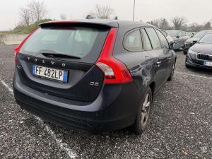 Zils Volvo V60 2016 Šauļi, ar dzinēja tilpumu 1.97 L un nobraukumu 256 tūkst. km par 5950 €, foto 4 vietnē AUTOMOTO.COM.LV