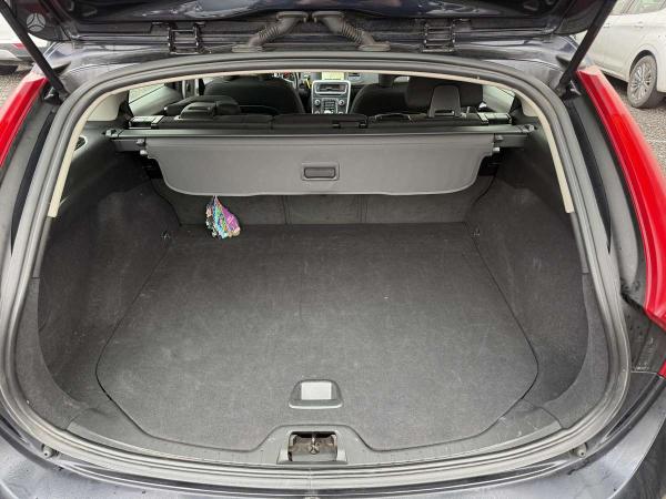 Blue Volvo V60 2016 in Siauliai, with an engine capacity of 1.97 L and mileage of 256 thousand km for 5950 €, photo 11 on AUTOMOTO.COM.LV