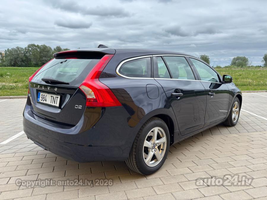 Blue Volvo V60 2016 in Tallinn, with an engine capacity of 2.00 L and mileage of 192 thousand km for 10500 €, photo 3 on AUTOMOTO.COM.LV