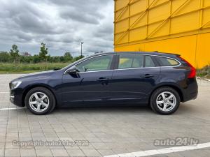 Blue Volvo V60 2016 in Tallinn, with an engine capacity of 2.00 L and mileage of 192 thousand km for 10500 €, photo 4 on AUTOMOTO.COM.LV