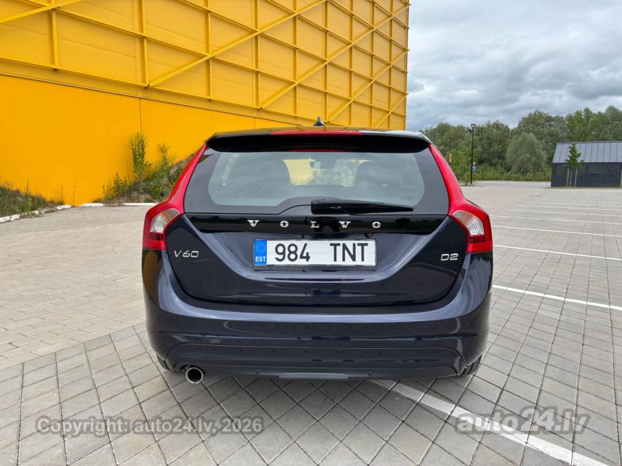 Blue Volvo V60 2016 in Tallinn, with an engine capacity of 2.00 L and mileage of 192 thousand km for 10500 €, photo 5 on AUTOMOTO.COM.LV