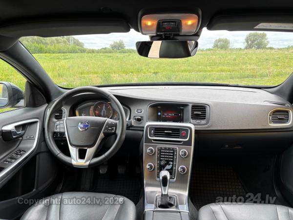 Zils Volvo V60 2016 Tallina, ar dzinēja tilpumu 2.00 L un nobraukumu 192 tūkst. km par 10500 €, foto 7 vietnē AUTOMOTO.COM.LV