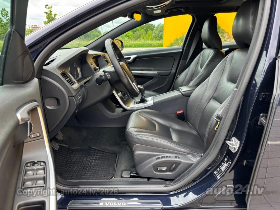 Blue Volvo V60 2016 in Tallinn, with an engine capacity of 2.00 L and mileage of 192 thousand km for 10500 €, photo 9 on AUTOMOTO.COM.LV