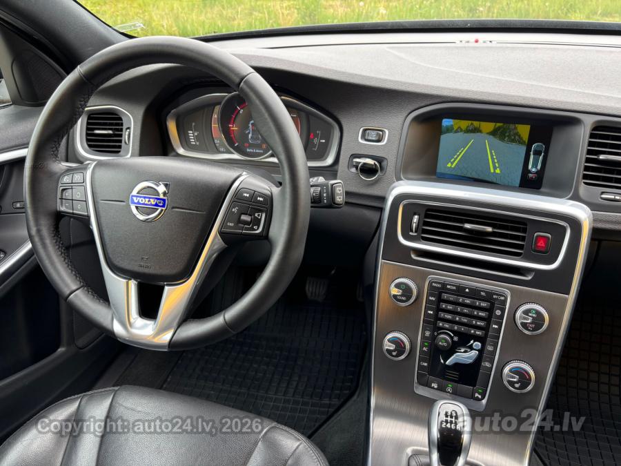 Blue Volvo V60 2016 in Tallinn, with an engine capacity of 2.00 L and mileage of 192 thousand km for 10500 €, photo 10 on AUTOMOTO.COM.LV