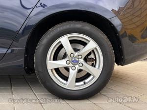 Blue Volvo V60 2016 in Tallinn, with an engine capacity of 2.00 L and mileage of 192 thousand km for 10500 €, photo 13 on AUTOMOTO.COM.LV