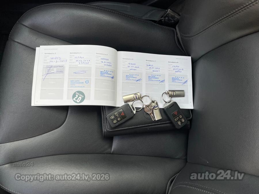 Blue Volvo V60 2016 in Tallinn, with an engine capacity of 2.00 L and mileage of 192 thousand km for 10500 €, photo 15 on AUTOMOTO.COM.LV
